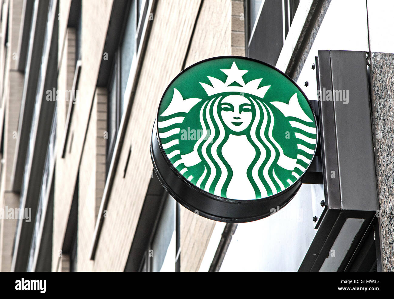 Starbucks logo hi-res stock photography and images - Alamy
