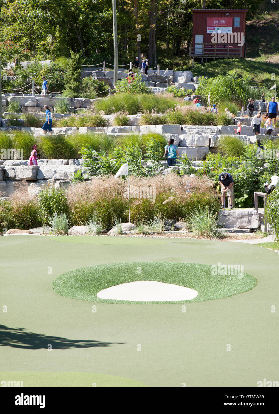 Mini golf family hi-res stock photography and images - Alamy