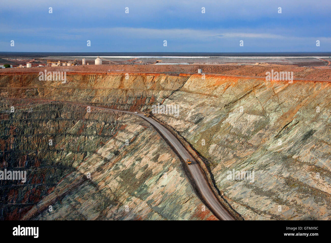 Open cut gold mine, Gwalia Western Australia Stock Photo - Alamy