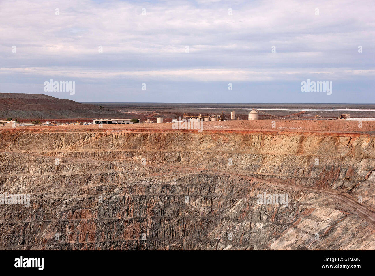 Open cut gold mine, Gwalia Western Australia Stock Photo - Alamy