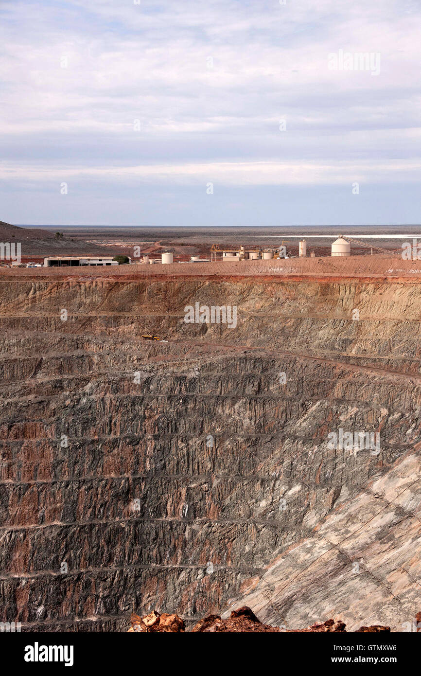 Open cut gold mine, Gwalia Western Australia Stock Photo - Alamy