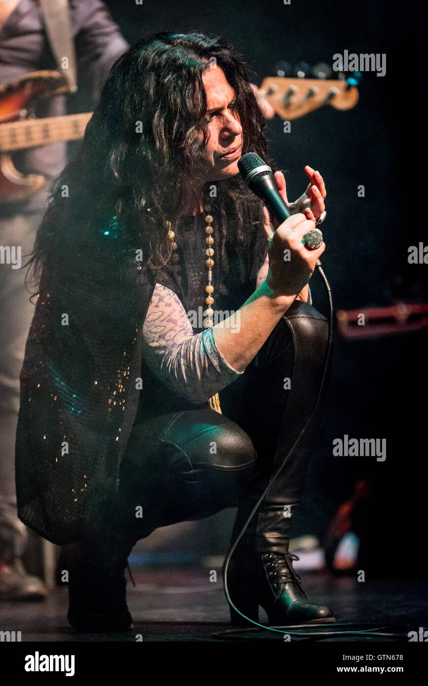 Sari schorr hi-res stock photography and images - Alamy
