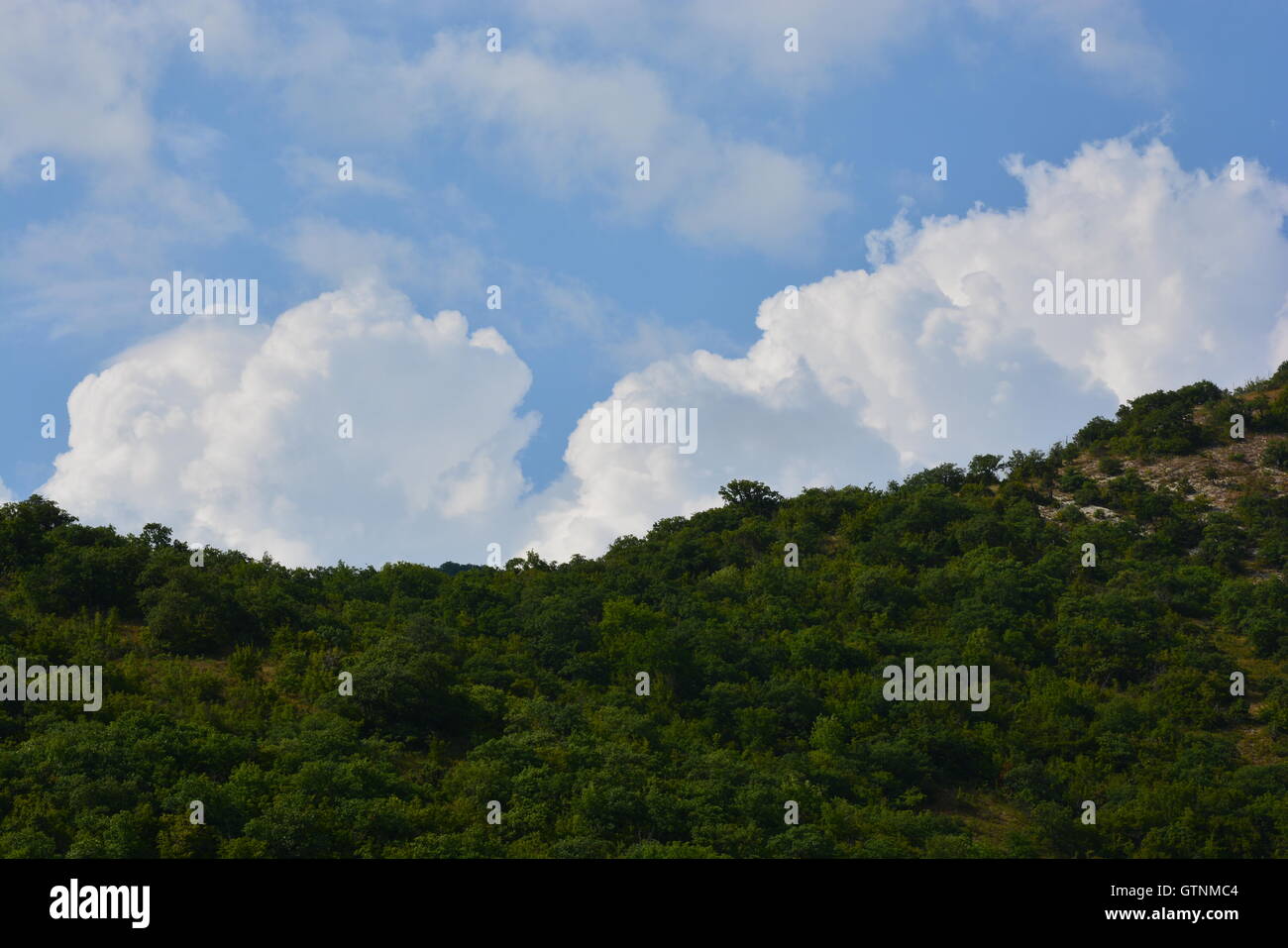Amazing view ocean coast mountains hi-res stock photography and images ...