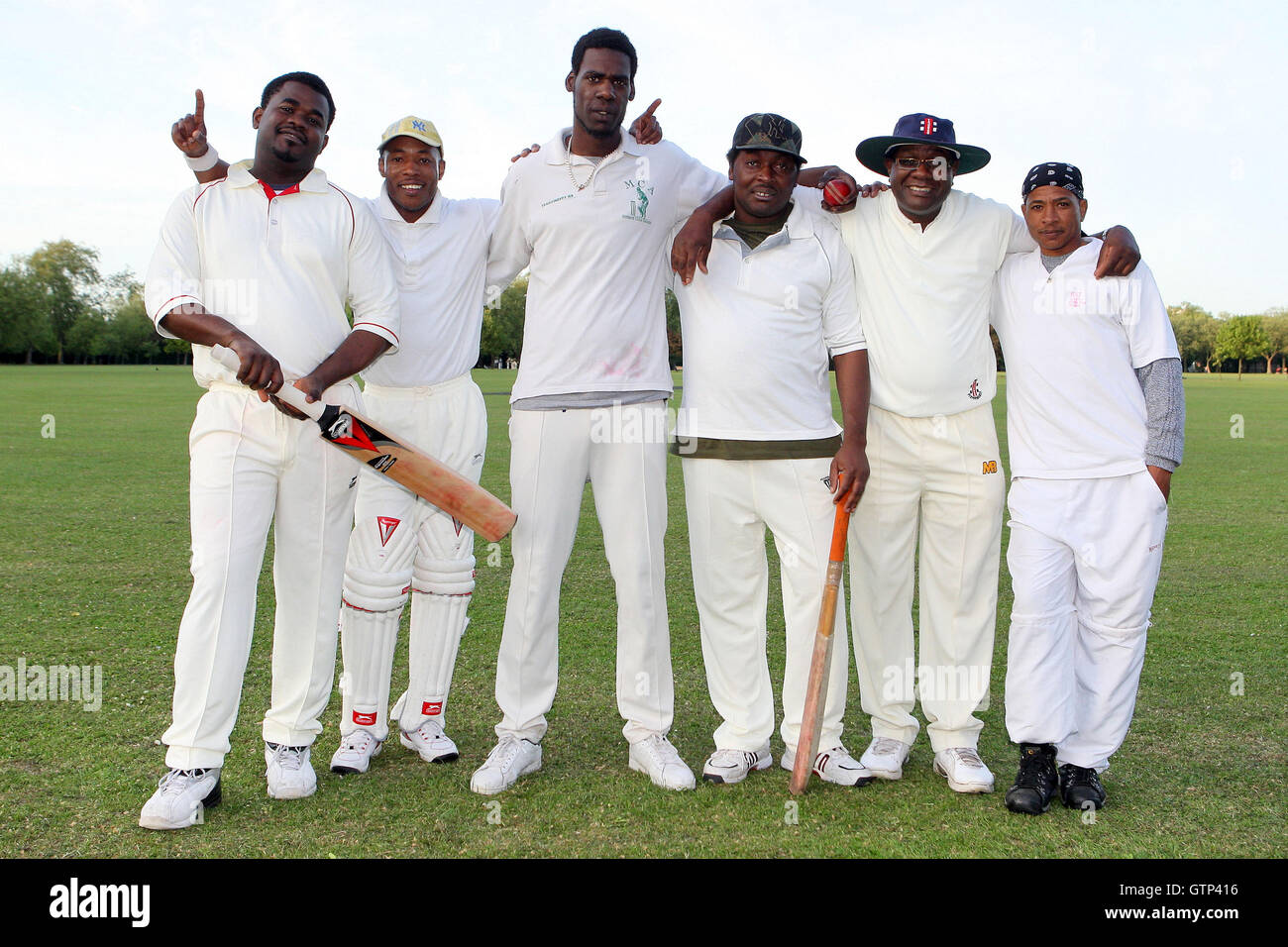 Cricket summer sport hi-res stock photography and images - Alamy