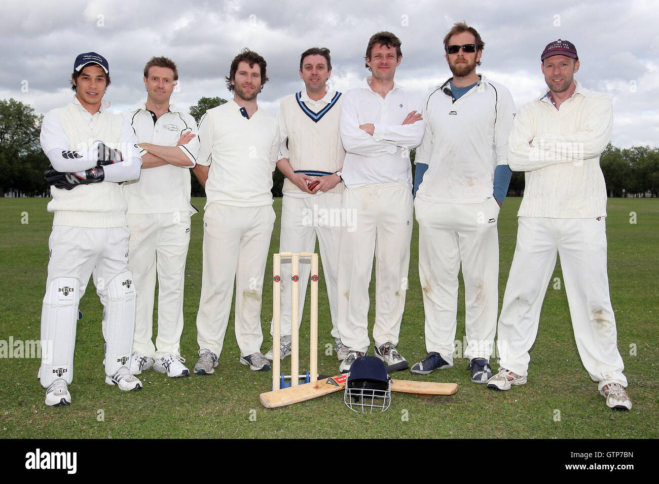 Cricket summer sport hi-res stock photography and images - Alamy