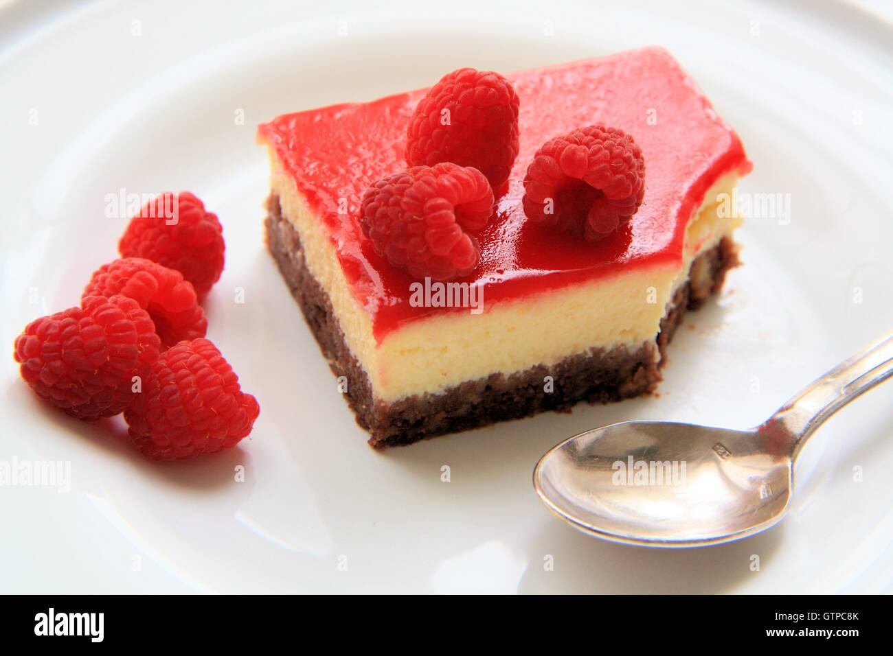 Raspberry cheesecake slice Stock Photo - Alamy