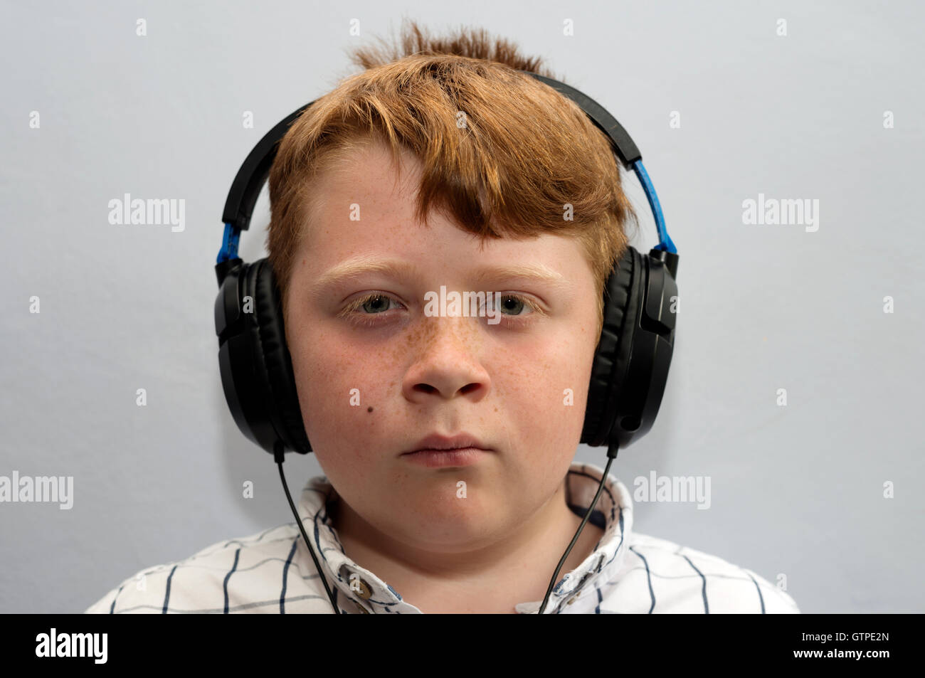 Boy wearing headphones Stock Photo - Alamy