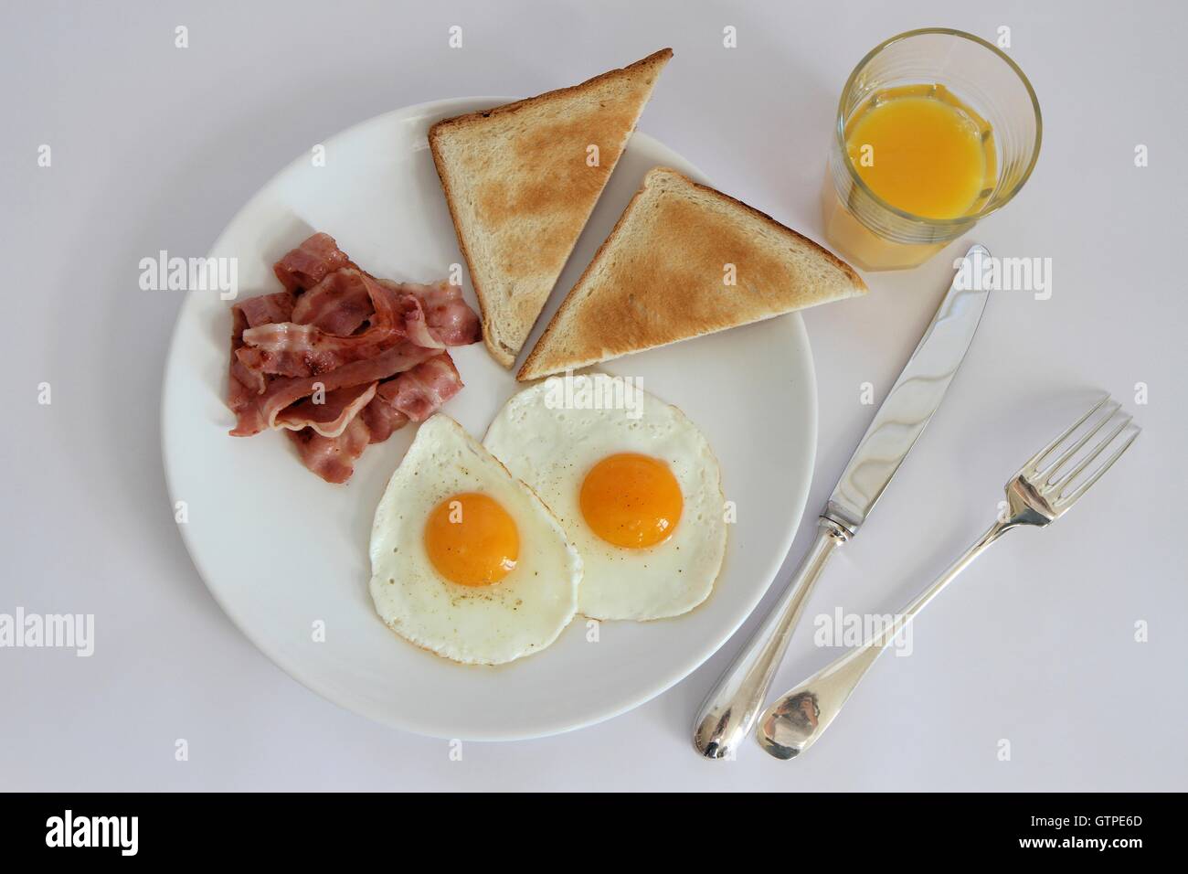Breakfast with eggs, bacon and toasts Stock Photo - Alamy