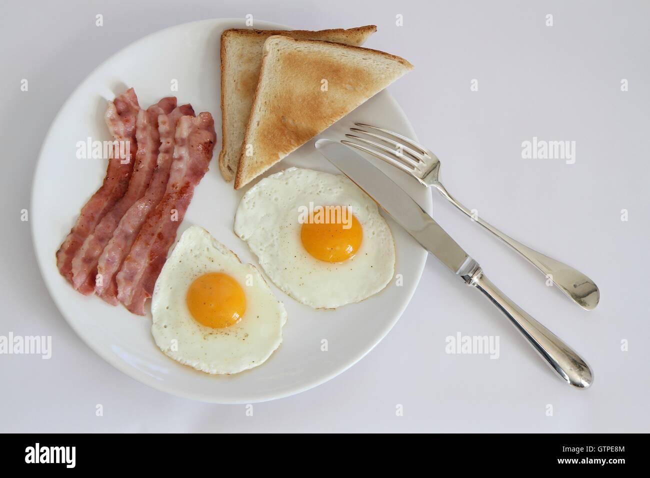Breakfast with eggs, bacon and toasts Stock Photo - Alamy