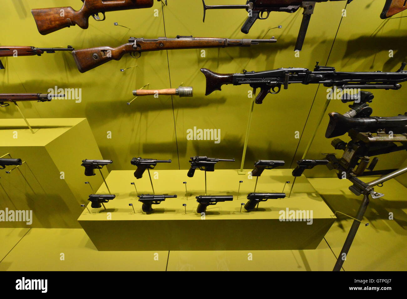 World war two machine guns hi-res stock photography and images - Alamy