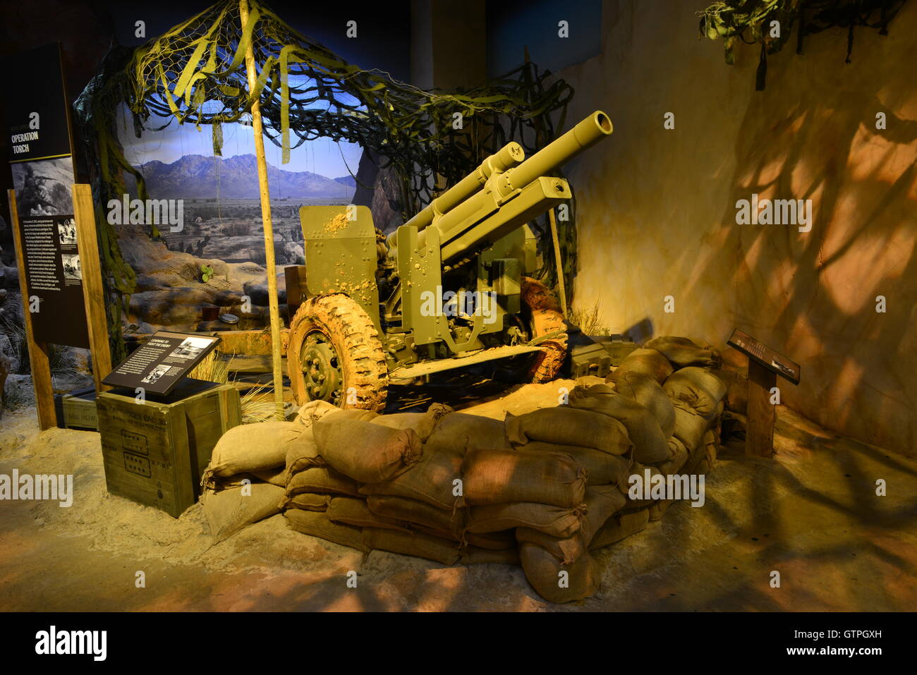 Large artillery piece hi-res stock photography and images - Alamy