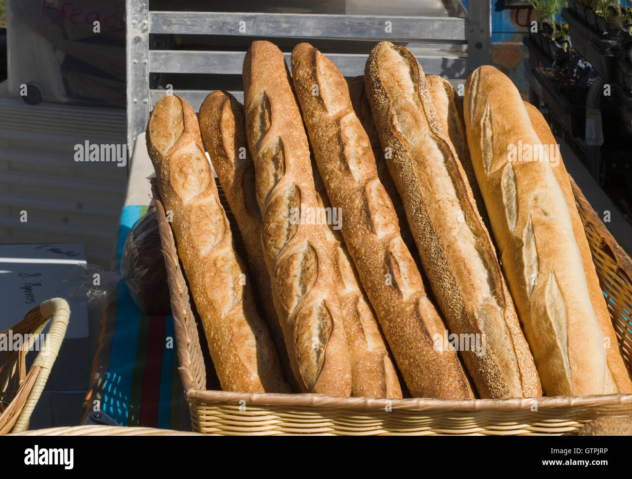Farmers market bread hi-res stock photography and images - Alamy