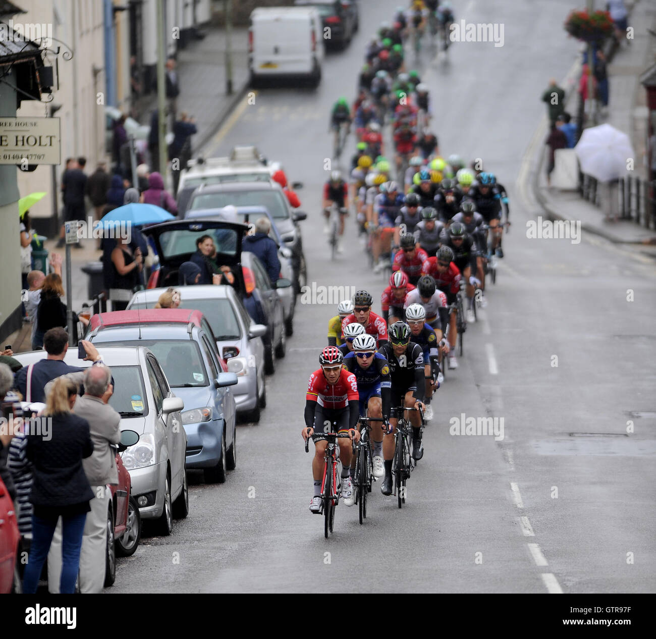 Windy road cycling england hi-res stock photography and images - Alamy