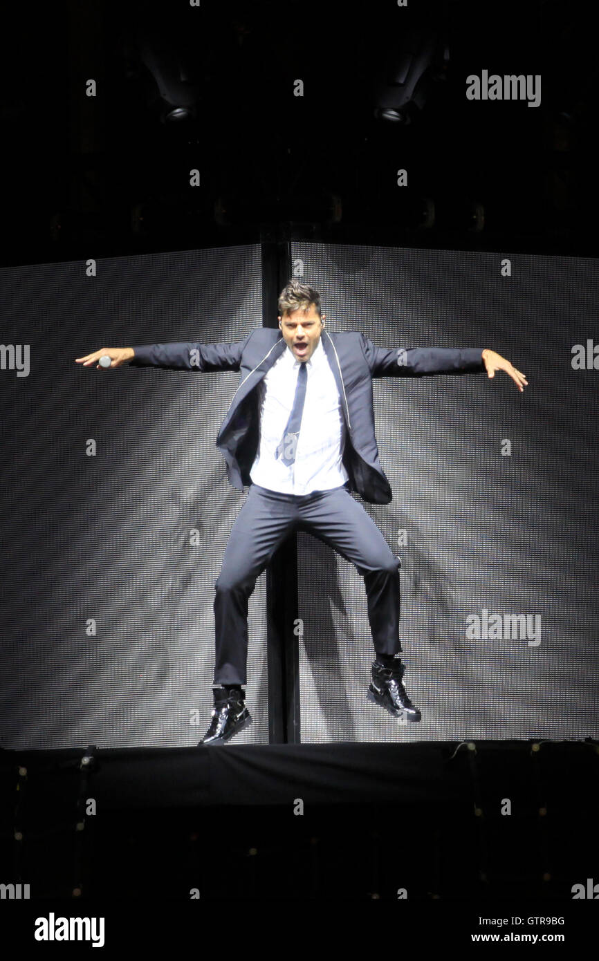 2016 ricky martin hi-res stock photography and images - Alamy