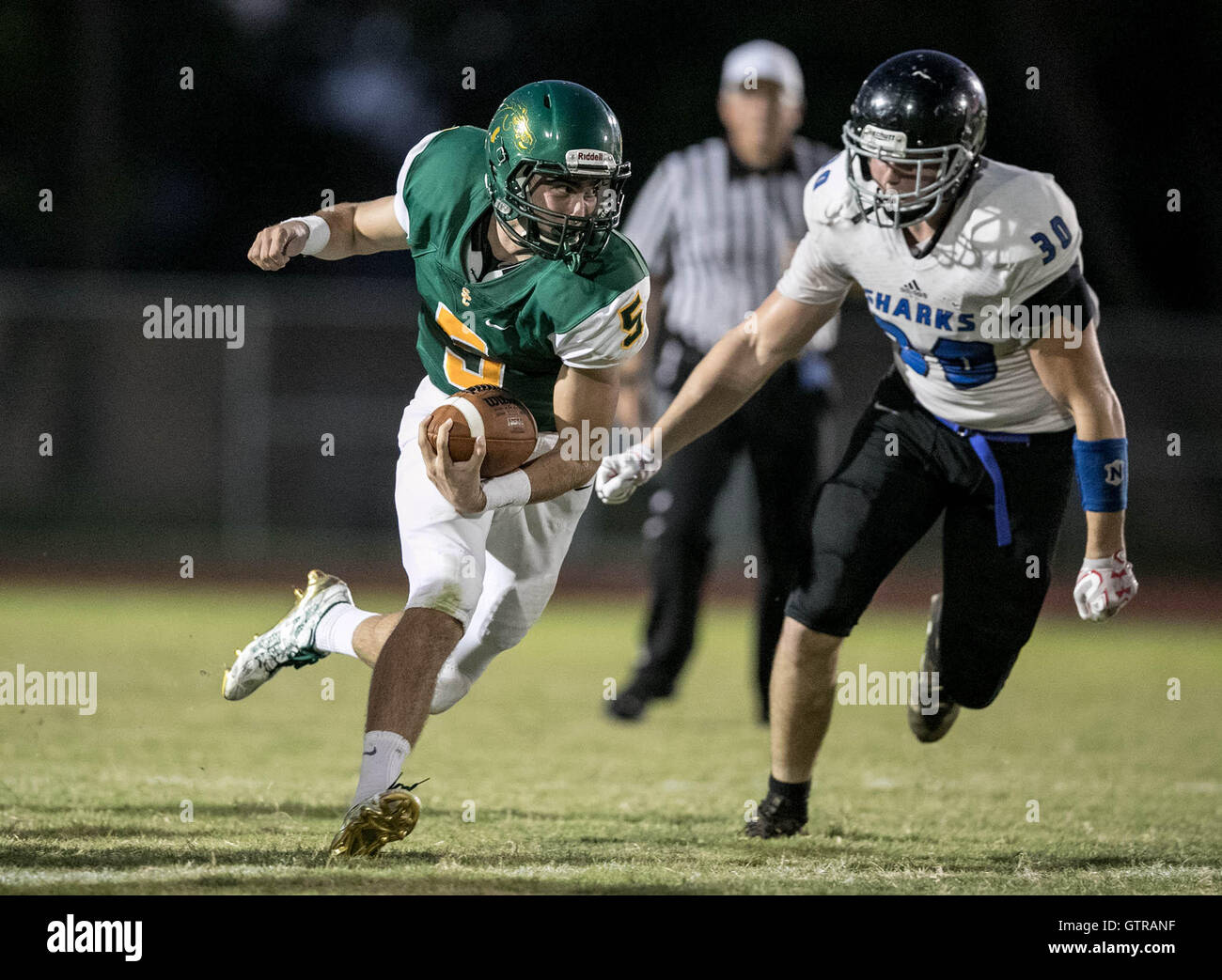 Riviera Beach, Florida, USA. 9th Sep, 2016. Suncoast quarterback Ryan ...