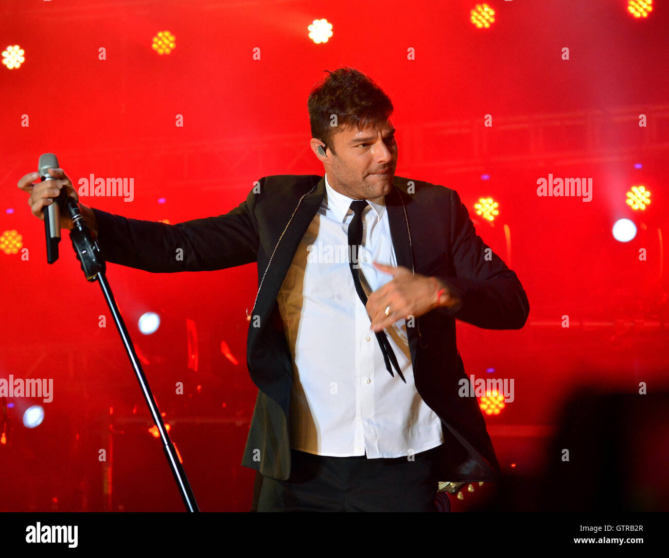 Singer ricky martin hi-res stock photography and images - Alamy
