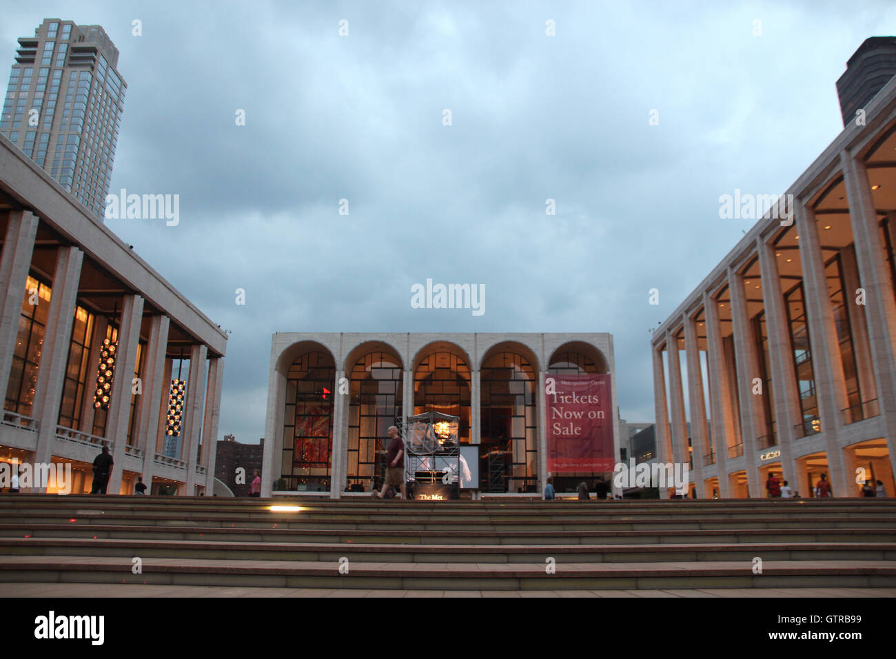 New York, US. 25th Aug, 2016. The Metropolitan Opera in the Lincoln ...