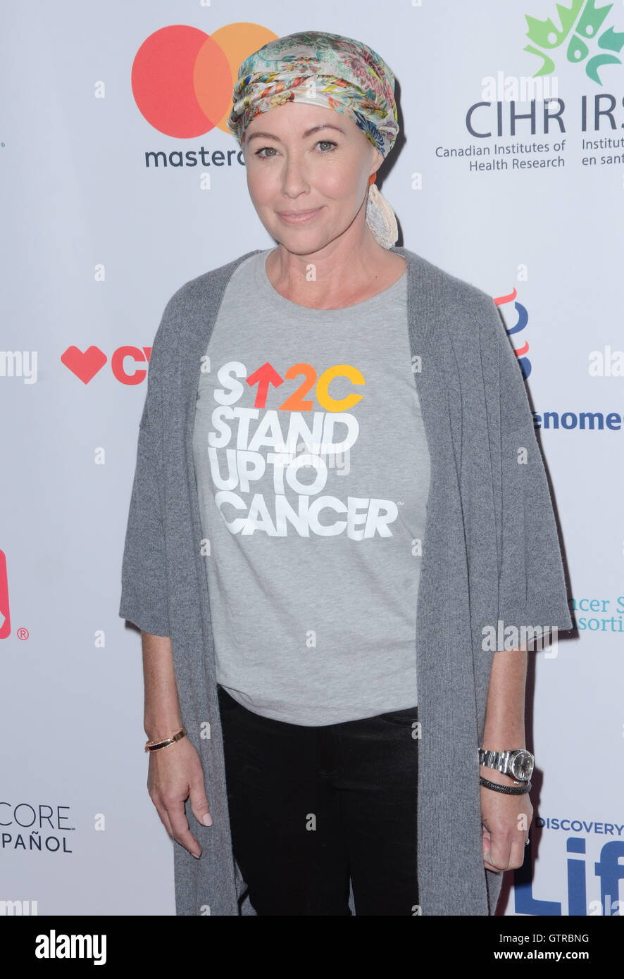 Shannon doherty cancer hi-res stock photography and images - Alamy