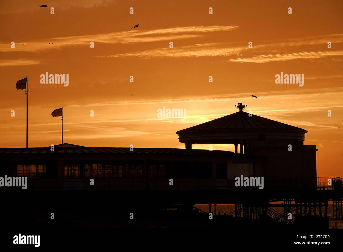 Worthing, UK. 10th Sep, 2016. UK Weather. The sun rises on a clear ...