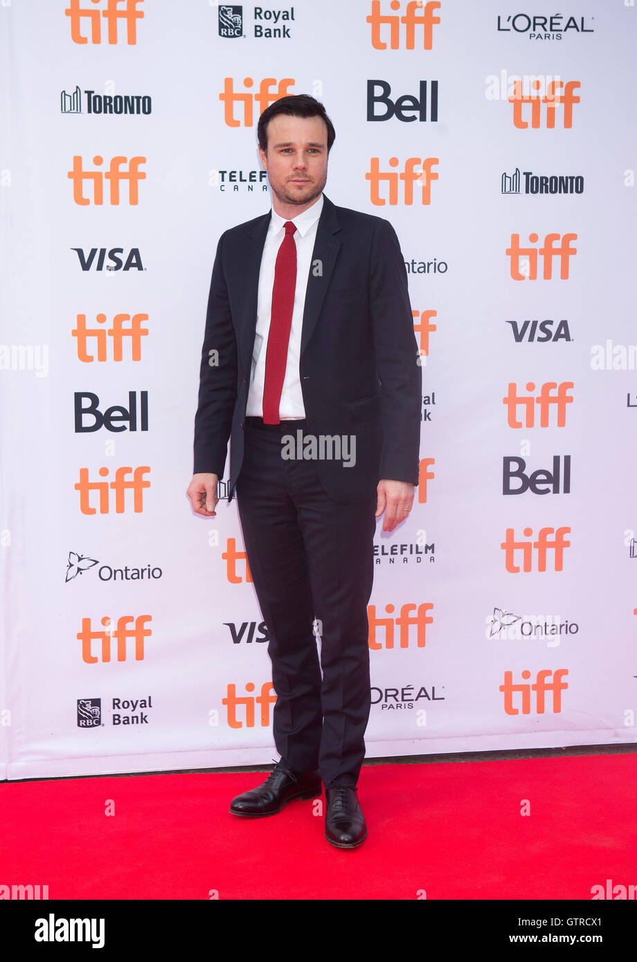 Toronto, Canada. 9th Sep, 2016. Actor Rupert Evans poses for photos ...