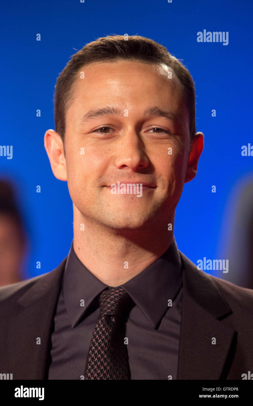 Toronto, Canada. 09th Sep, 2016. Actor Joseph Gordon-Levitt arrives at ...