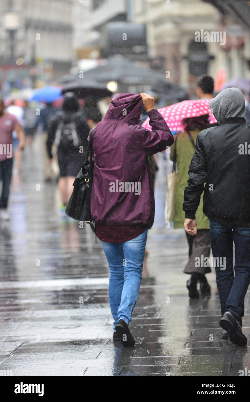 London, UK. 10th September, 2016. Heavy rain in central London. Credit ...