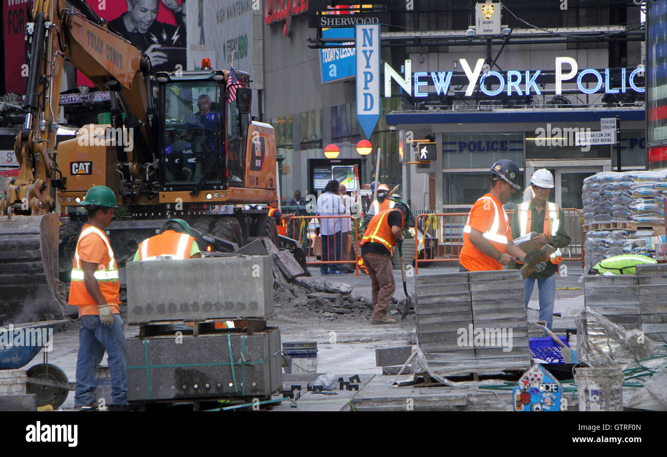 NEW YORK, NY-September 09: Crossroads of the World Time Square fixing ...