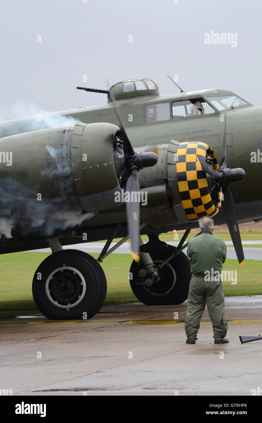 Boeing B-17 Flying Fortress Second World War bomber plane 'Sally B ...