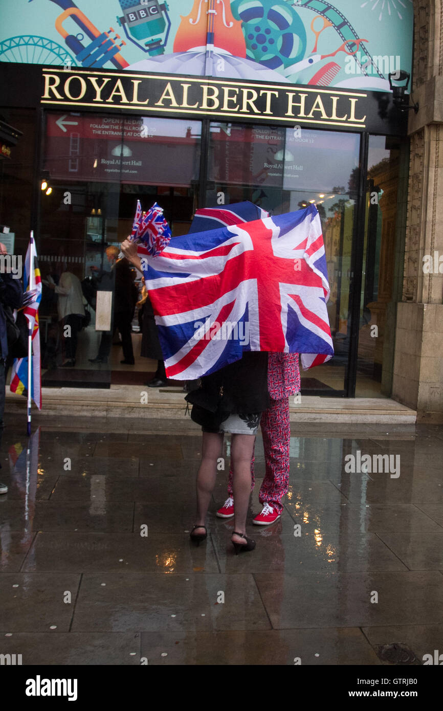 Albert hall proms flags hi-res stock photography and images - Alamy