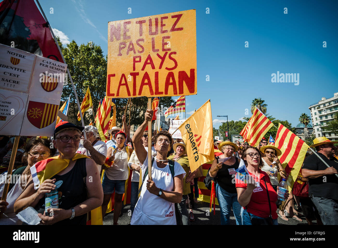 Flags of occitania hi-res stock photography and images - Alamy