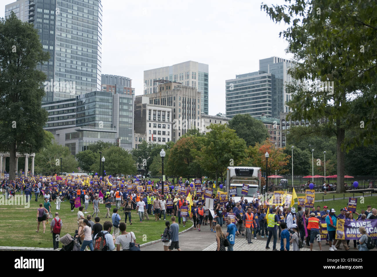 Boston, Massachusetts, USA. 10th Sep, 2016. Members and allies of 32BJ ...