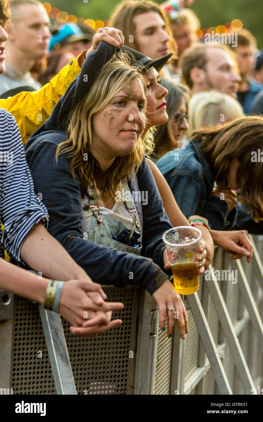 Crowd shots stage hi-res stock photography and images - Alamy