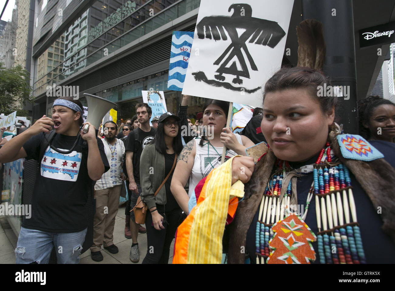 Native americans in chicago hi-res stock photography and images - Alamy