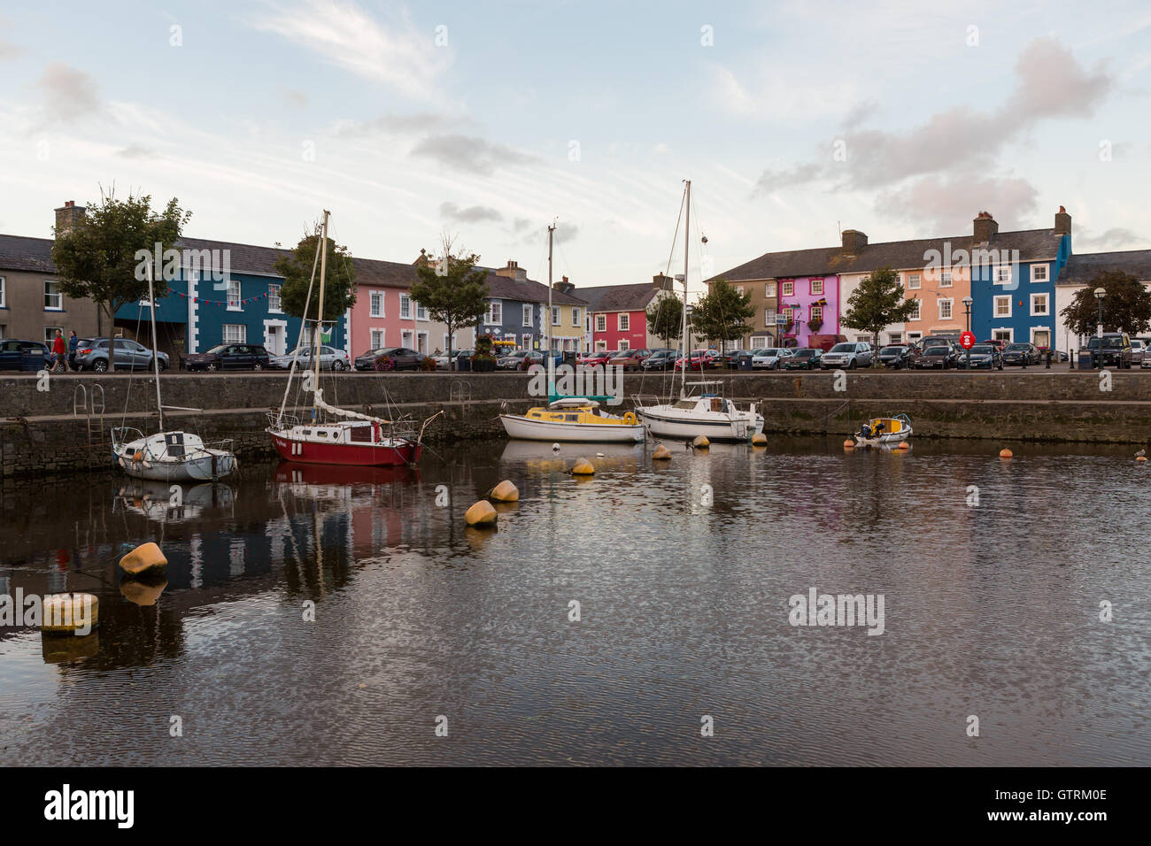 Sunset harbour aberaeron hi-res stock photography and images - Alamy