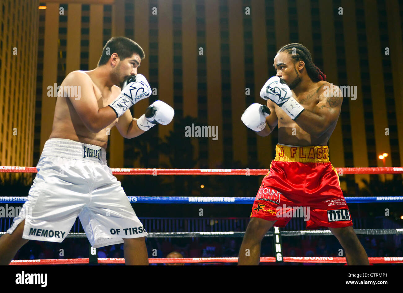 Boxing round card hi-res stock photography and images - Alamy