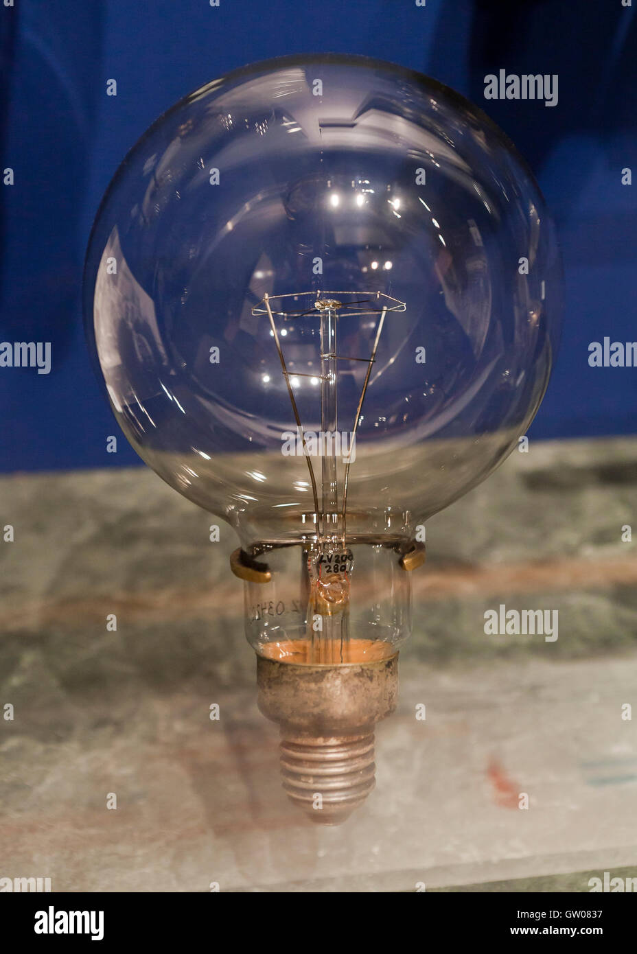 Carbon Filament Light Bulb High Resolution Stock Photography and Images ...