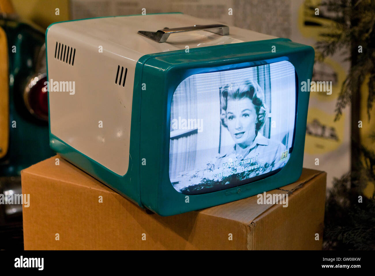 Tv set 1950s hi-res stock photography and images - Alamy