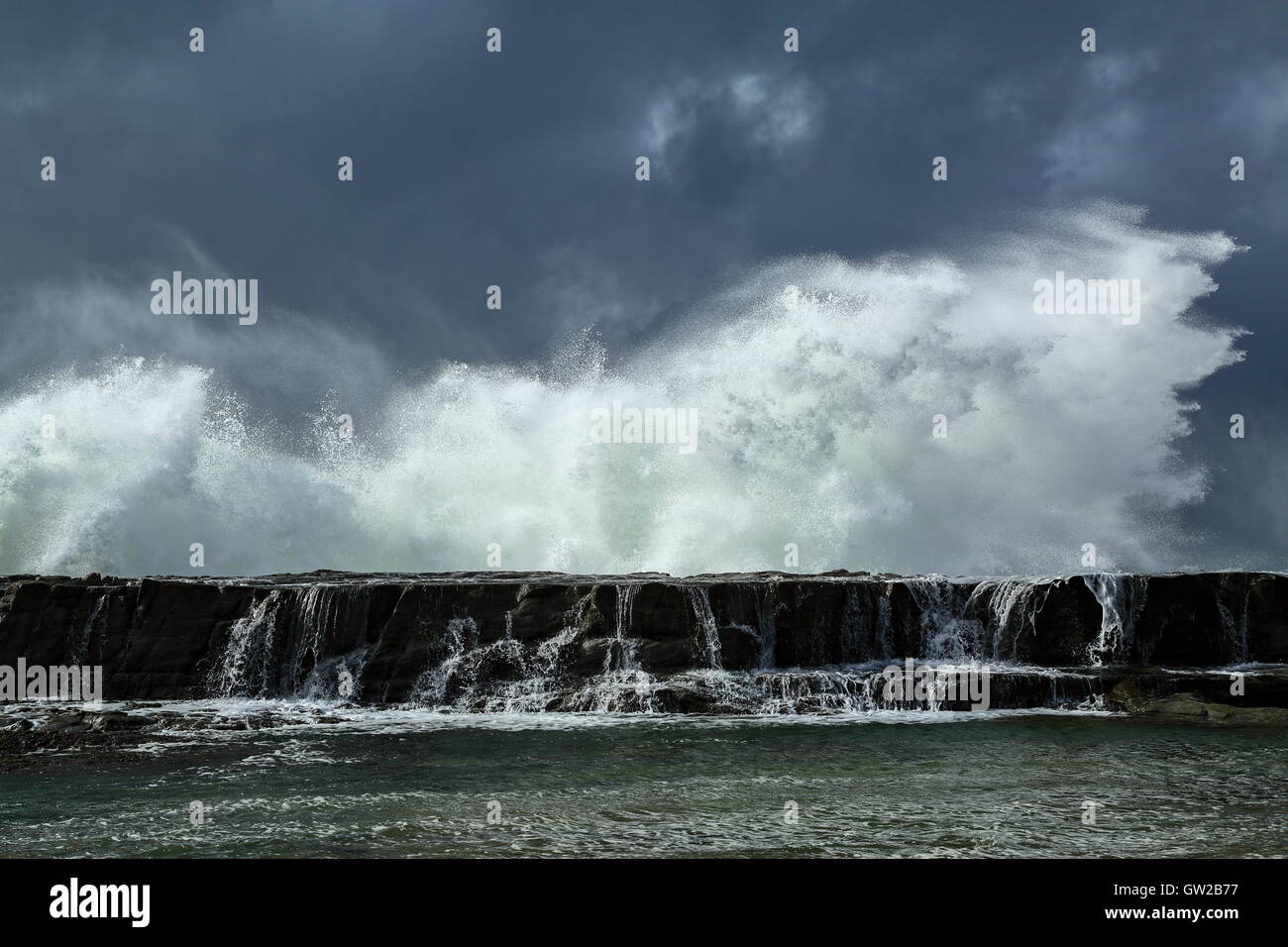 Storm large waves hi-res stock photography and images - Alamy