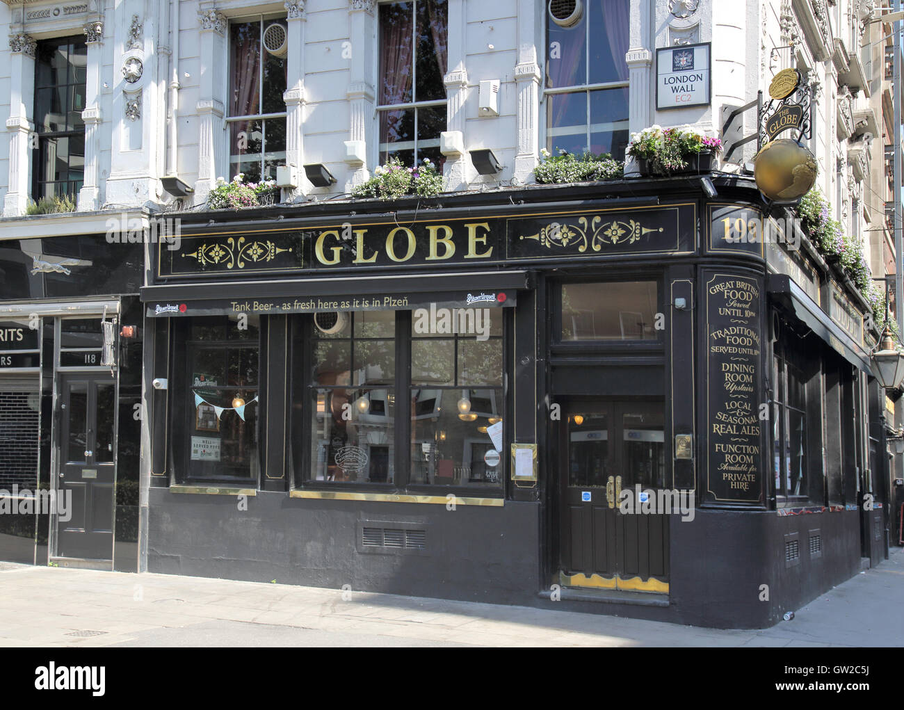 the globe pub at london wall Stock Photo - Alamy