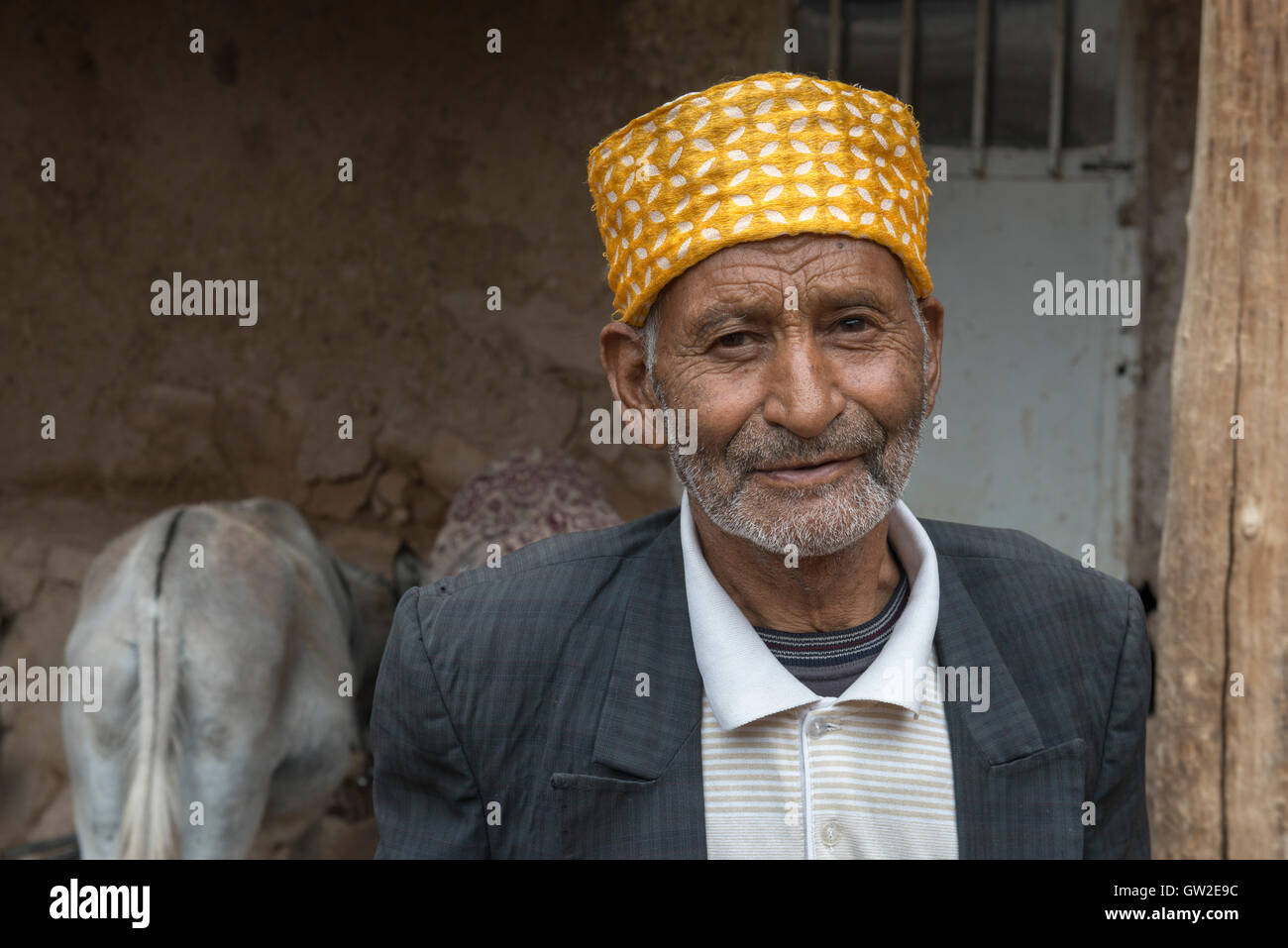 Village old man hi-res stock photography and images - Alamy