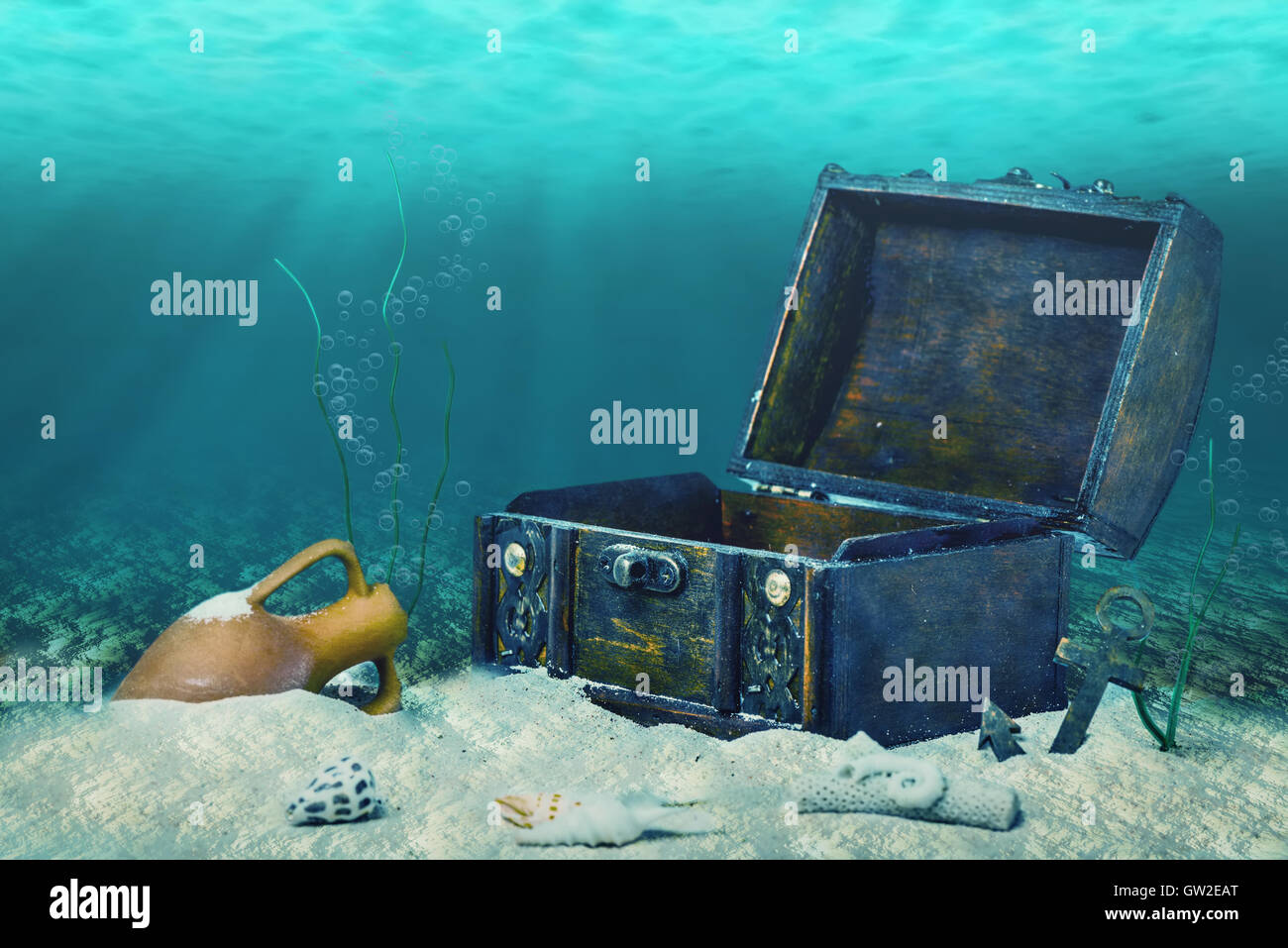 Treasure chest underwater hi-res stock photography and images - Alamy