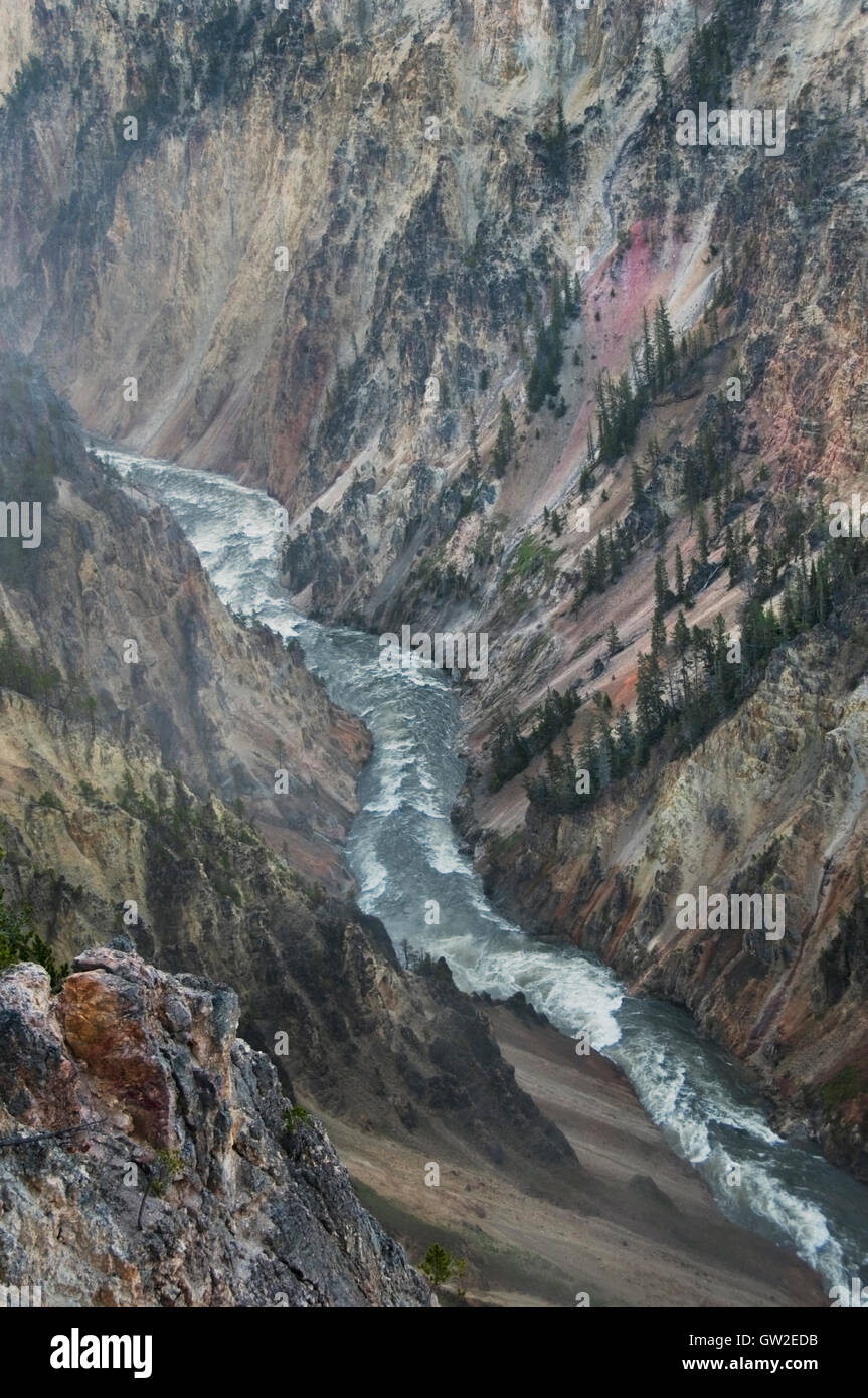 The Yellowstone River flows through The Grand Canyon of the Yellowstone ...