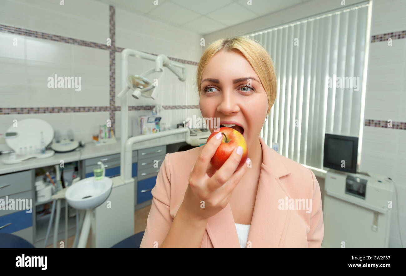 Woman eating an apple Stock Photo - Alamy