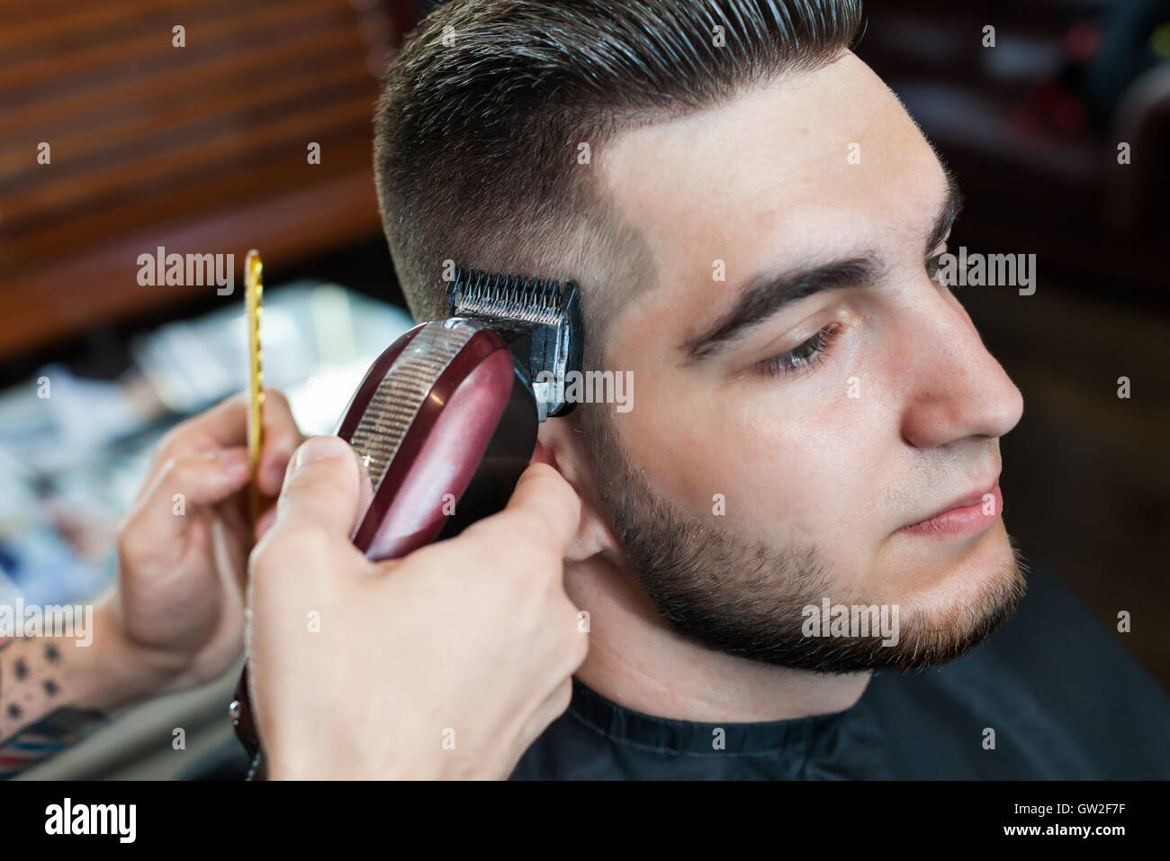 Young man having hair cutted Stock Photo - Alamy