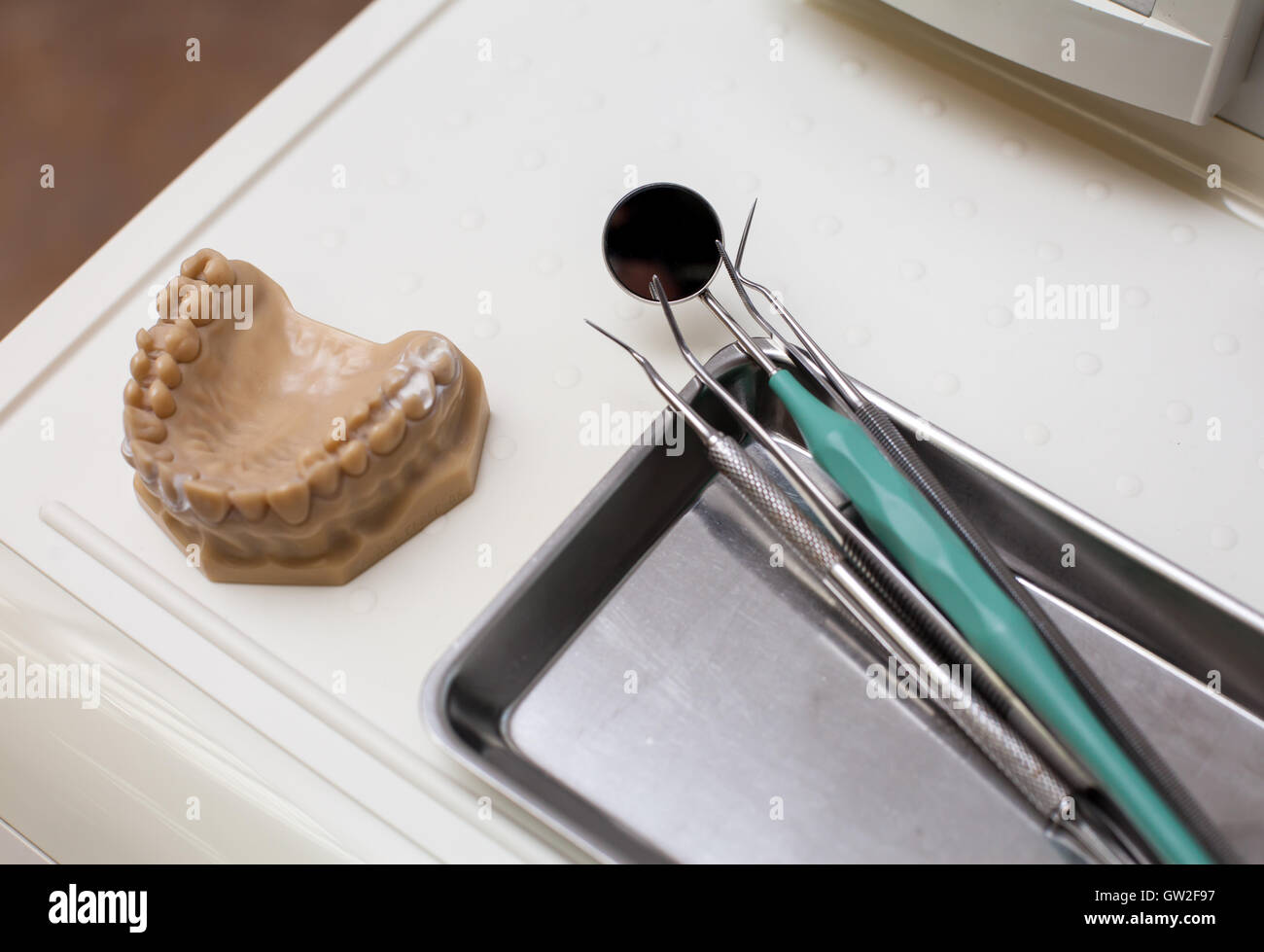 Dentist instruments hi-res stock photography and images - Alamy