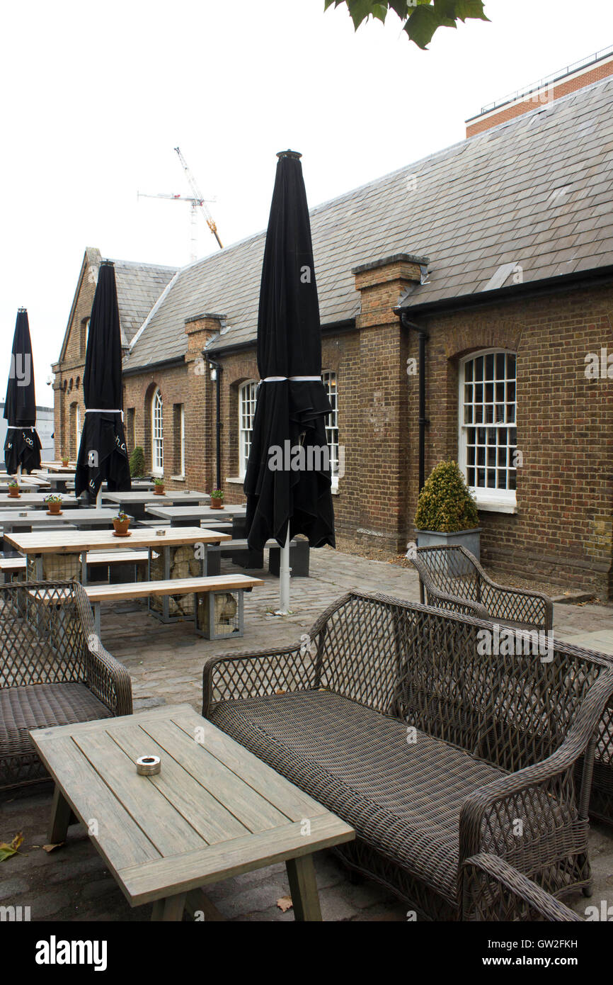 The dial arch pub hi-res stock photography and images - Alamy