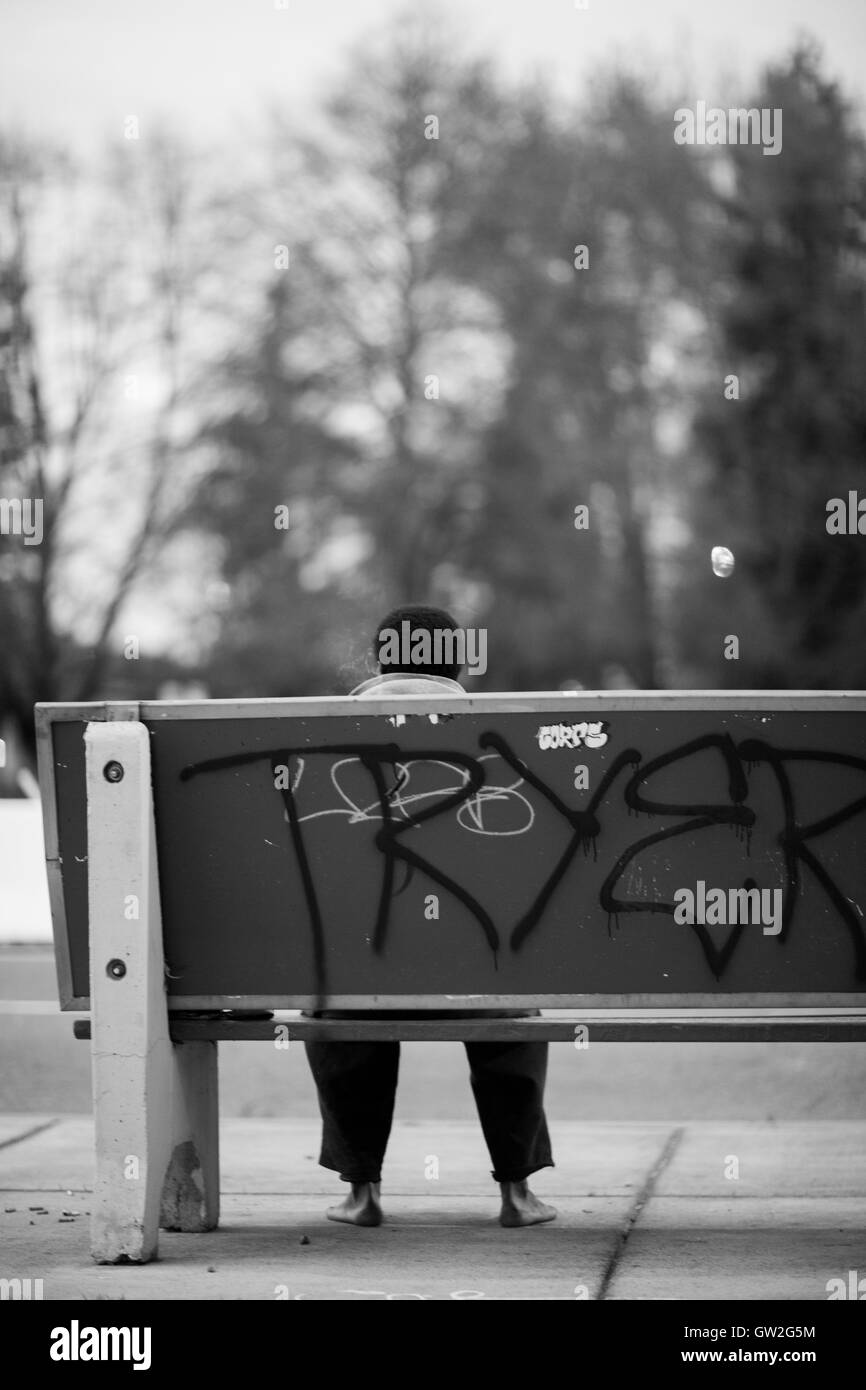 Graffiti bench hi-res stock photography and images - Alamy
