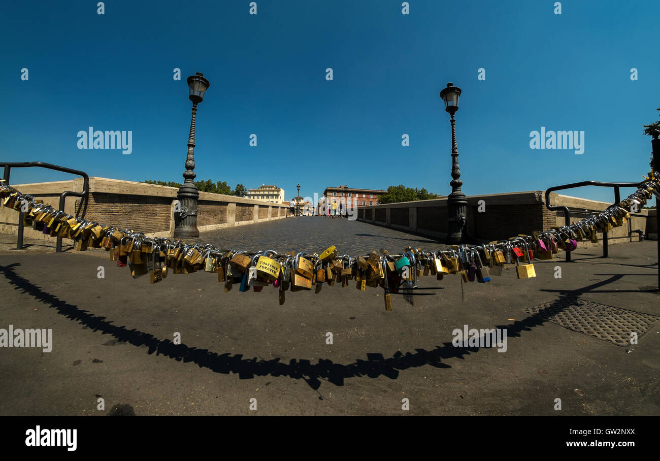 Photo of locks hi-res stock photography and images - Alamy