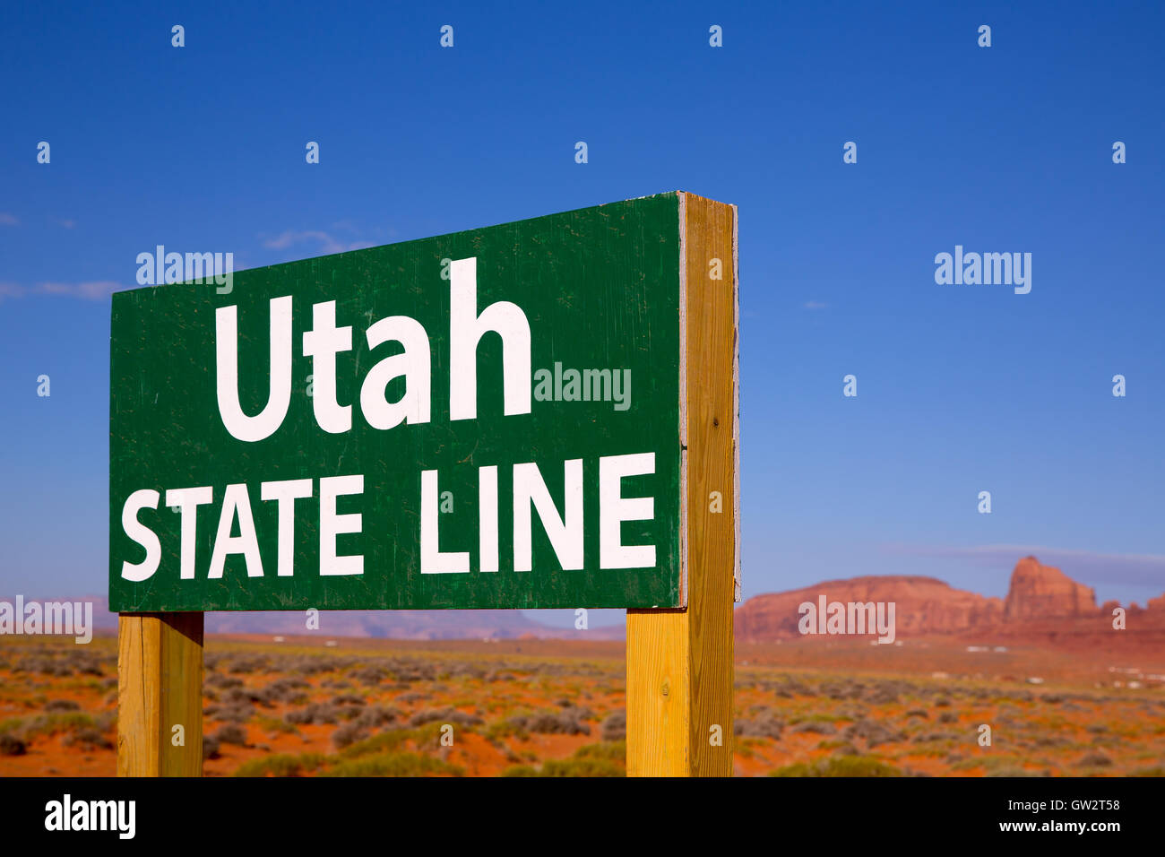 Road sign between Utah and Arizona State Line Stock Photo - Alamy