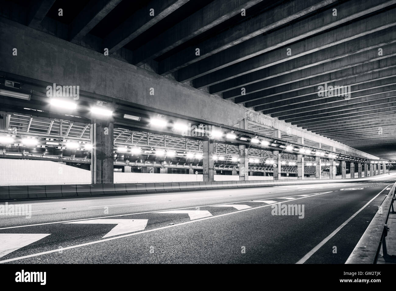 Empty bus lane hi-res stock photography and images - Alamy